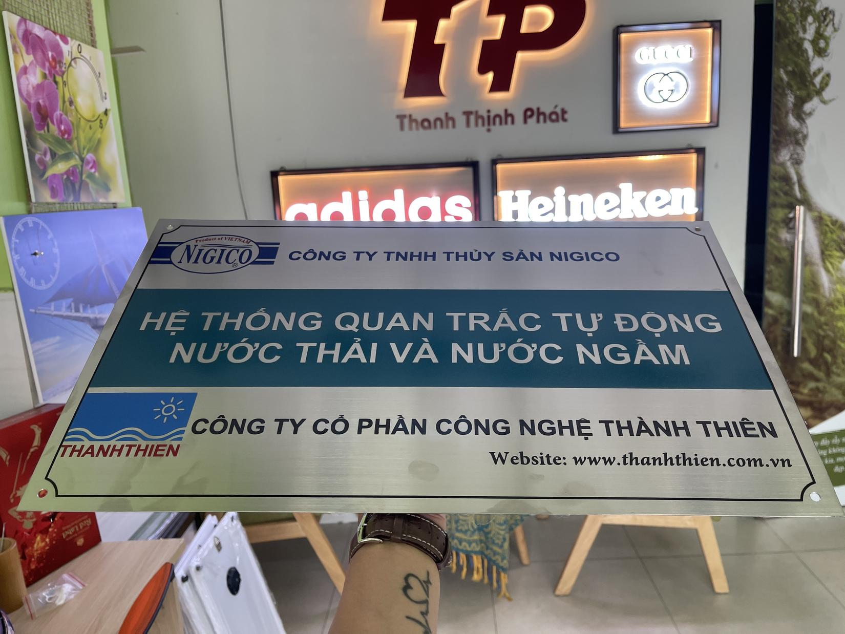 Specialize in Designing Construction Advertising Signs with low-priced ...